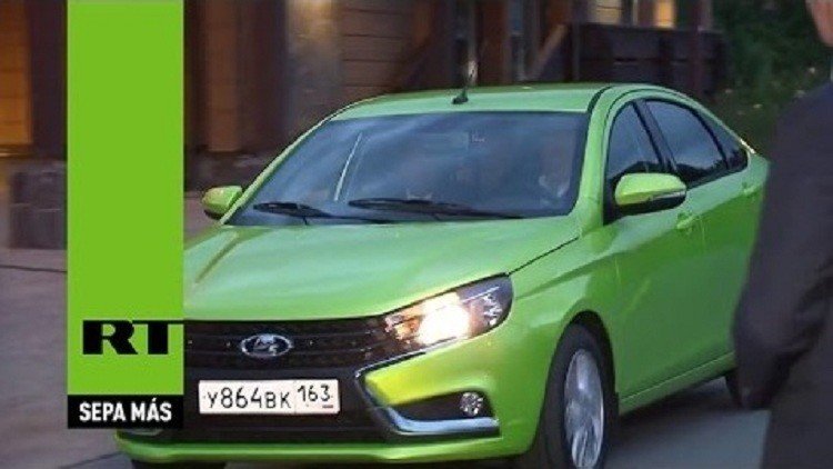 Vladímir Putin aparece en Sochi conduciendo su nuevo Lada - RT