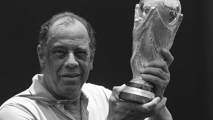 La leyenda del futbol brasileño Carlos Alberto torres fallece a los 72 ...
