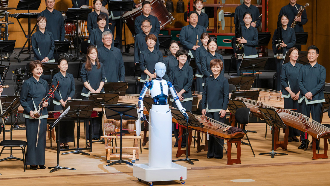 Un robot 'sordo' debuta con éxito como director de orquesta en Corea ...