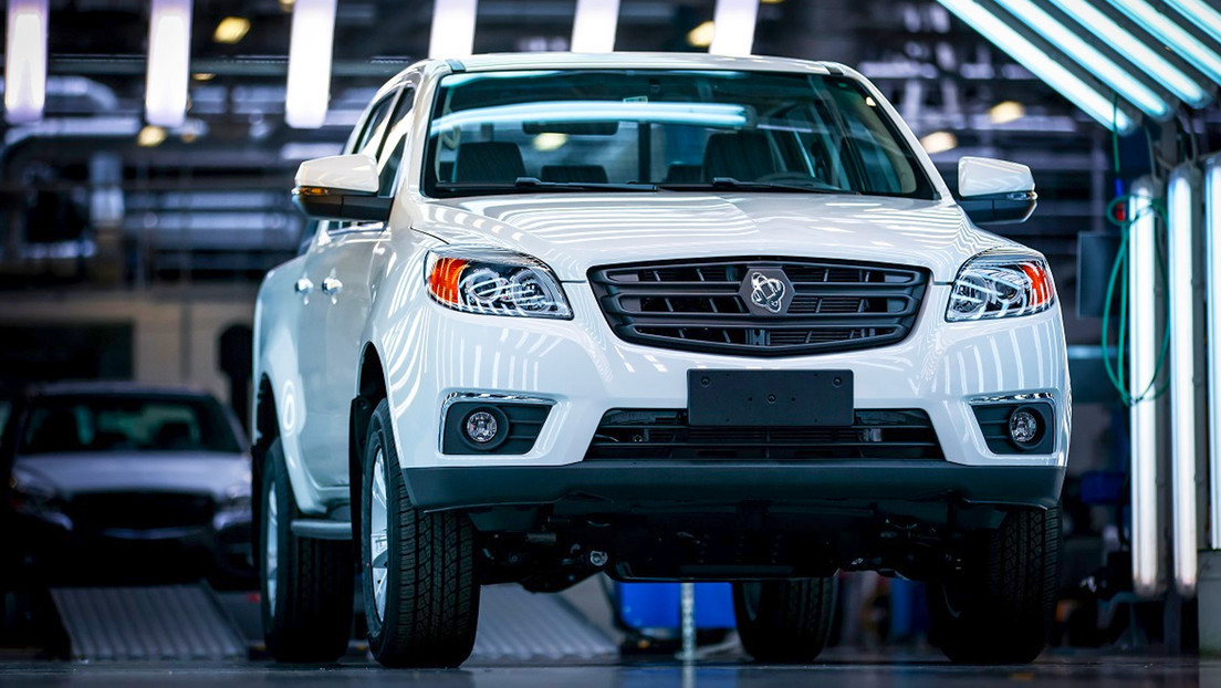 Ministro ruso prueba la nueva camioneta Sollers ST-6 de fabricación nacional (VIDEO) - RT