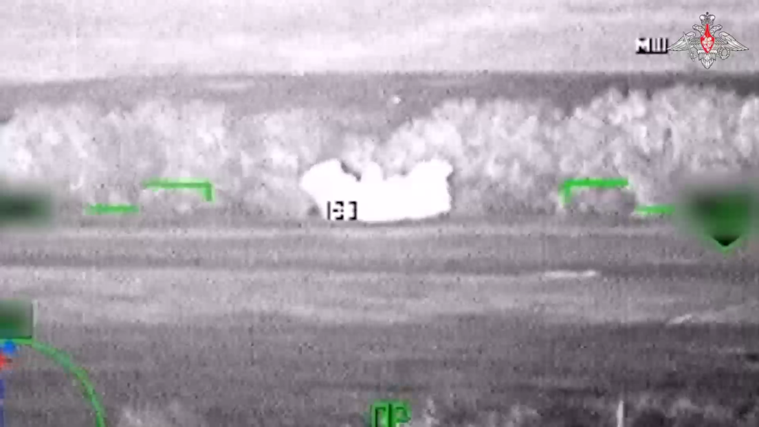 VIDEO: Un helicóptero ruso Ka-52 destruye un tanque ucraniano en la ...