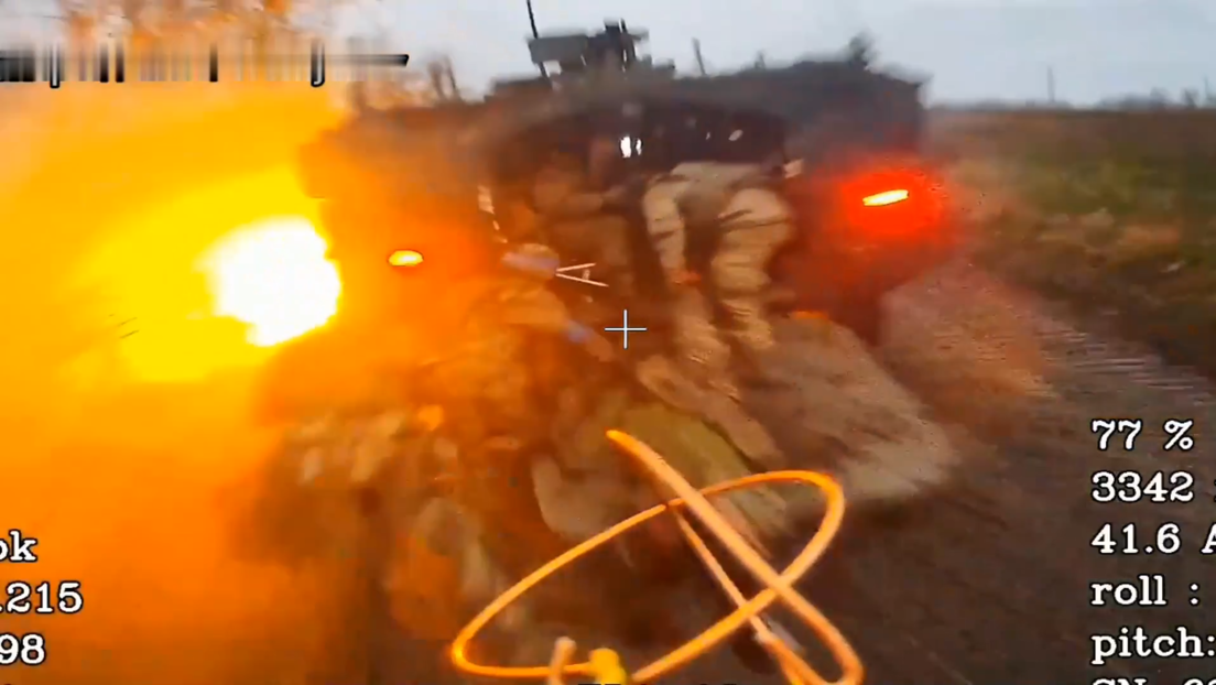 Dron ruso impacta un Stryker ucraniano en la provincia de Kursk (VIDEO ...