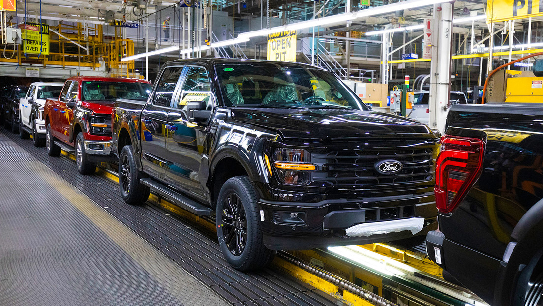 Ford "cambia de rumbo" ante una pérdida de miles de millones de dólares ...