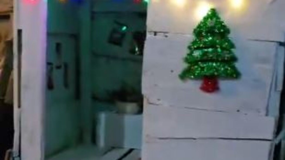 Creando magia navideña: decora con luces y adornos la casita de su ...