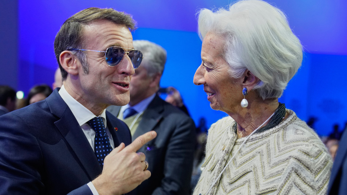Zajárova trolea a Macron por sus "gafas mágicas" de Davos - RT