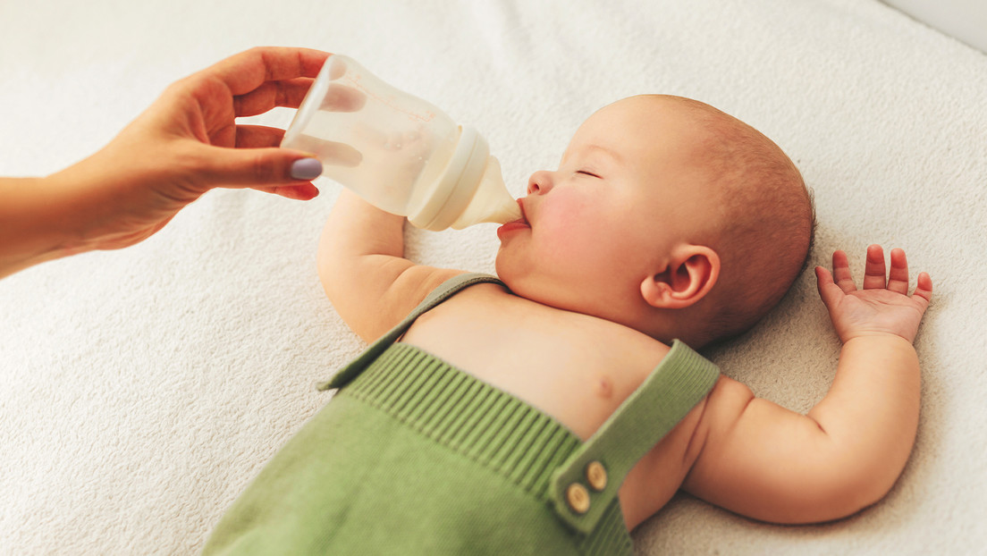 Bebés enferman por fórmulas que imitan la leche materna: ¿a qué se debe ...