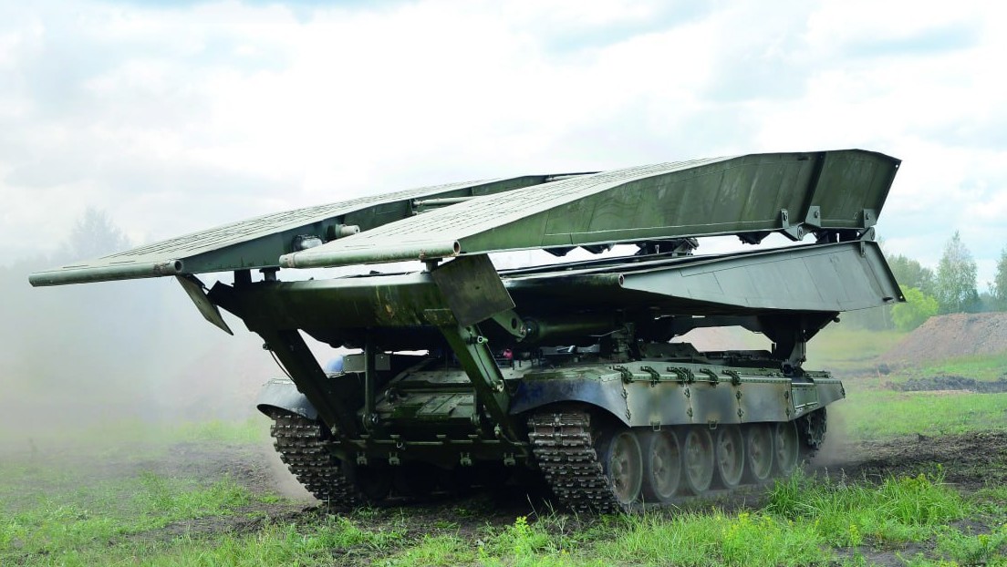 20 metros de acero para romper el frente: Rusia muestra en acción su ...